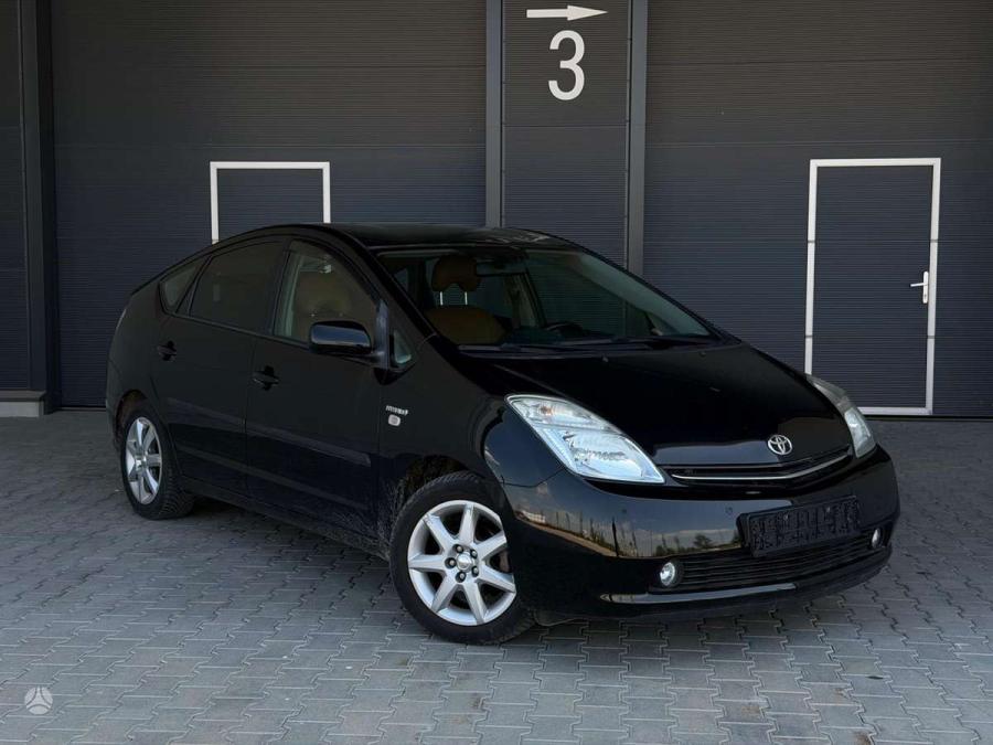 Black Toyota Prius 2009 in Vilnius, with an engine capacity of 1.50 L and mileage of 180 thousand km for 4800 €, photo 7 on AUTOMOTO.COM.LV