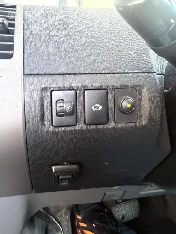 Melns Toyota Prius 2009 Viļņa, ar dzinēja tilpumu 1.50 L un nobraukumu 180 tūkst. km par 4800 €, foto 8 vietnē AUTOMOTO.COM.LV