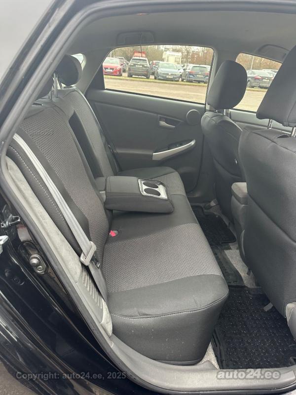 Melns Toyota Prius 2010 Tallina, ar dzinēja tilpumu 1.80 L un nobraukumu 136 tūkst. km par 7750 €, foto 11 vietnē AUTOMOTO.COM.LV