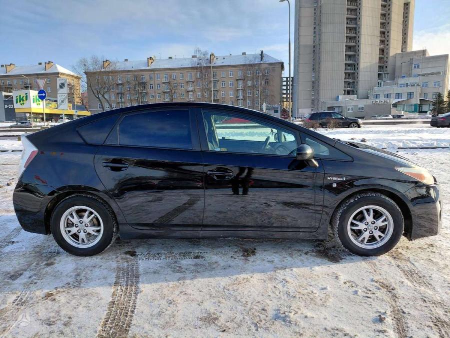 Melns Toyota Prius 2010 Viļņa, ar dzinēja tilpumu 1.80 L un nobraukumu 214 tūkst. km par 3900 €, foto 5 vietnē AUTOMOTO.COM.LV