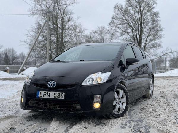 Black Toyota Prius 2010 in Vilnius, with an engine capacity of 1.80 L and mileage of 437 thousand km for 5450 €, photo 1 on AUTOMOTO.COM.LV