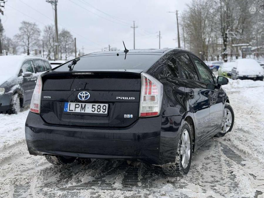 Melns Toyota Prius 2010 Viļņa, ar dzinēja tilpumu 1.80 L un nobraukumu 437 tūkst. km par 5450 €, foto 2 vietnē AUTOMOTO.COM.LV