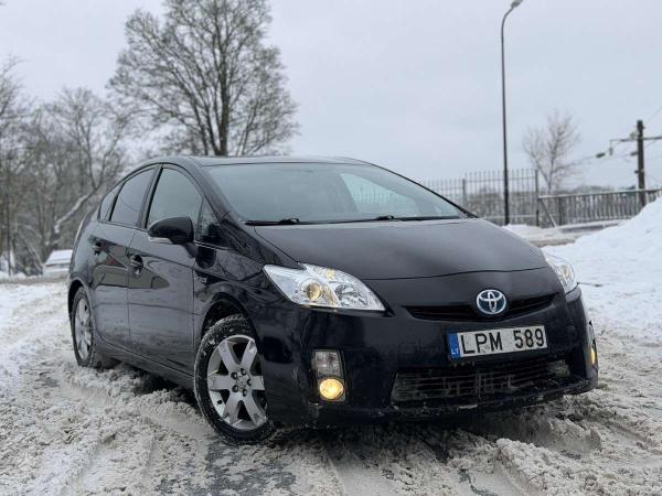 Black Toyota Prius 2010 in Vilnius, with an engine capacity of 1.80 L and mileage of 437 thousand km for 5450 €, photo 3 on AUTOMOTO.COM.LV