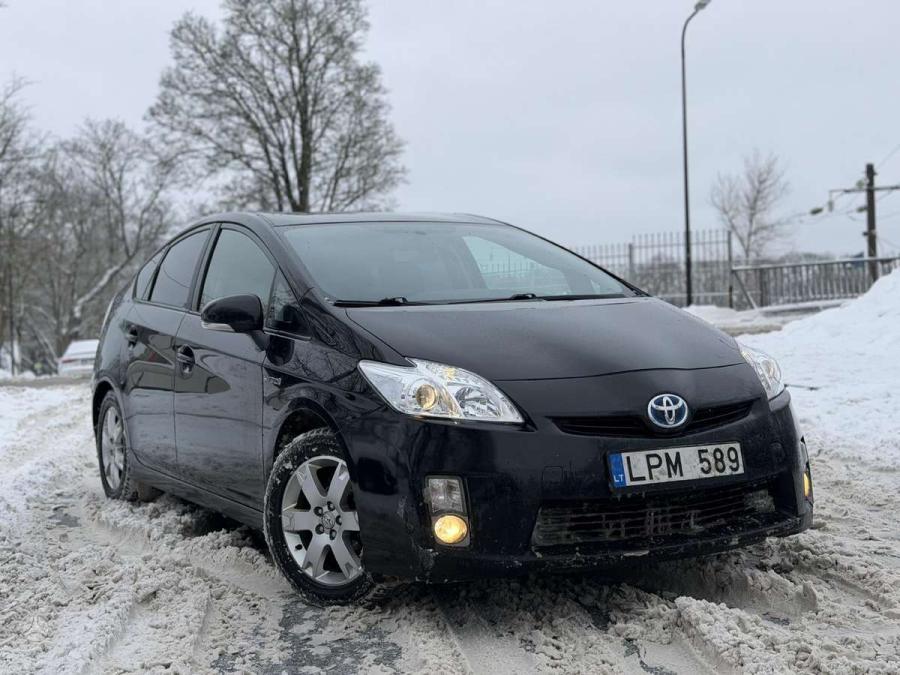 Melns Toyota Prius 2010 Viļņa, ar dzinēja tilpumu 1.80 L un nobraukumu 437 tūkst. km par 5450 €, foto 3 vietnē AUTOMOTO.COM.LV