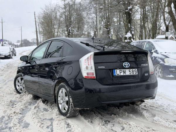 Black Toyota Prius 2010 in Vilnius, with an engine capacity of 1.80 L and mileage of 437 thousand km for 5450 €, photo 4 on AUTOMOTO.COM.LV
