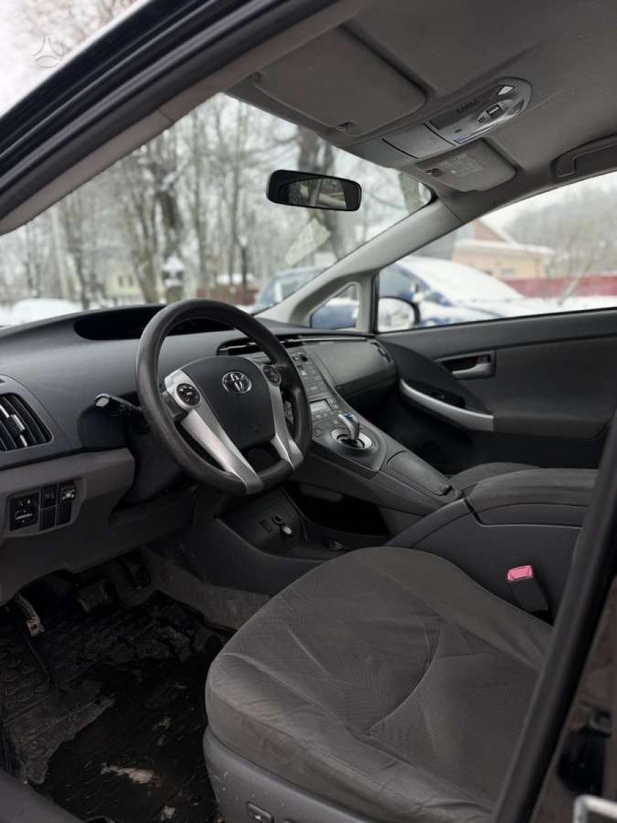 Melns Toyota Prius 2010 Viļņa, ar dzinēja tilpumu 1.80 L un nobraukumu 437 tūkst. km par 5450 €, foto 5 vietnē AUTOMOTO.COM.LV