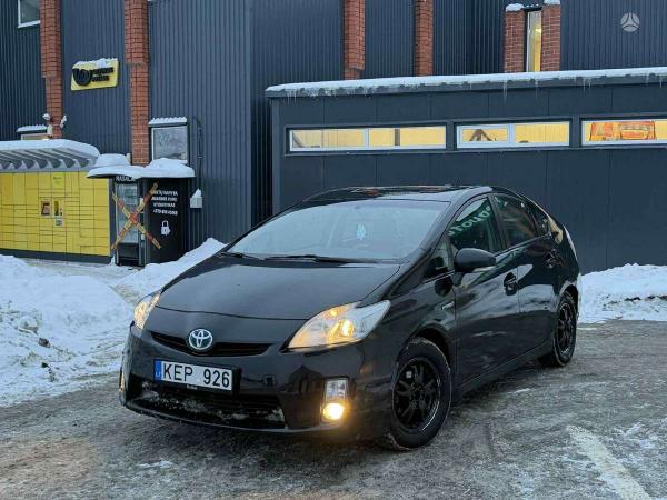 Black Toyota Prius 2010 in Moletai, with an engine capacity of 1.80 L and mileage of 250 thousand km for 4600 €, photo 1 on AUTOMOTO.COM.LV