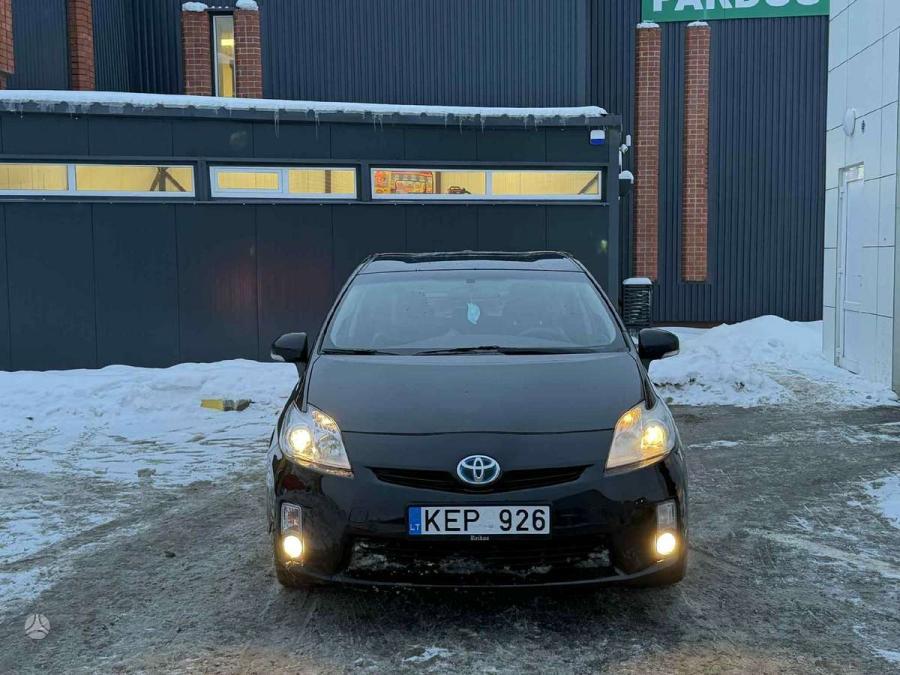 Black Toyota Prius 2010 in Moletai, with an engine capacity of 1.80 L and mileage of 250 thousand km for 4600 €, photo 3 on AUTOMOTO.COM.LV