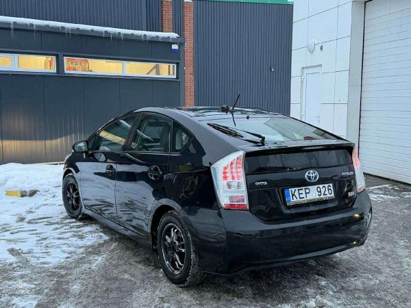 Black Toyota Prius 2010 in Moletai, with an engine capacity of 1.80 L and mileage of 250 thousand km for 4600 €, photo 4 on AUTOMOTO.COM.LV