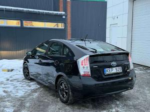 Black Toyota Prius 2010 in Moletai, with an engine capacity of 1.80 L and mileage of 250 thousand km for 4600 €, photo 4 on AUTOMOTO.COM.LV