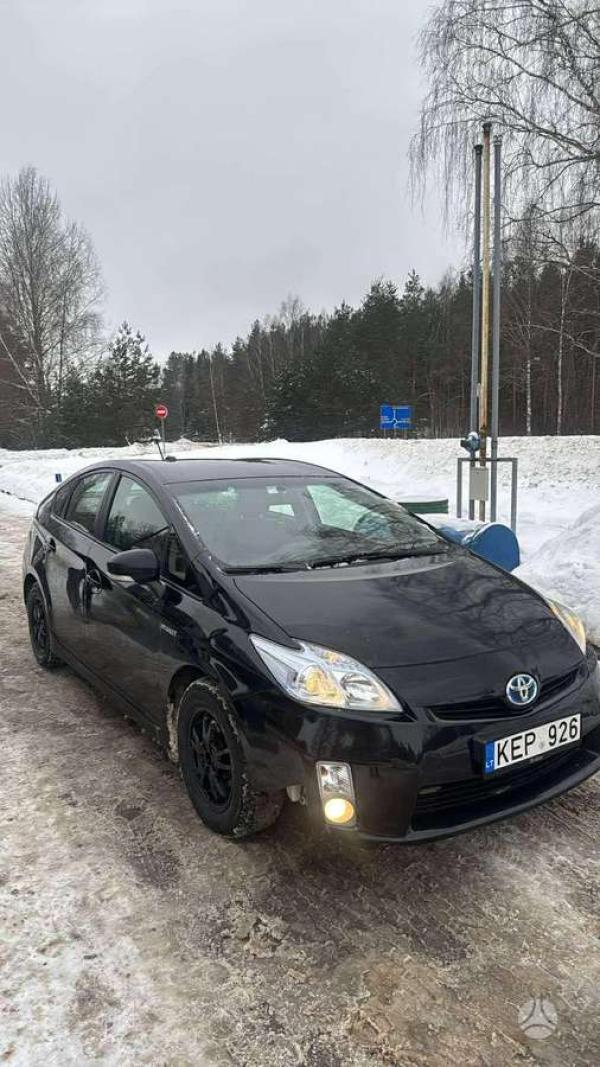 Black Toyota Prius 2010 in Moletai, with an engine capacity of 1.80 L and mileage of 250 thousand km for 4600 €, photo 8 on AUTOMOTO.COM.LV