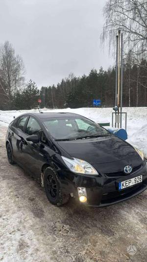 Black Toyota Prius 2010 in Moletai, with an engine capacity of 1.80 L and mileage of 250 thousand km for 4600 €, photo 8 on AUTOMOTO.COM.LV