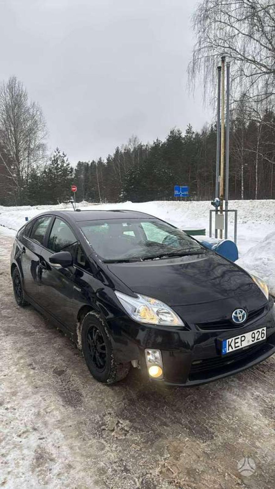 Black Toyota Prius 2010 in Moletai, with an engine capacity of 1.80 L and mileage of 250 thousand km for 4600 €, photo 8 on AUTOMOTO.COM.LV