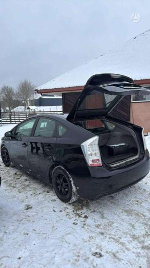 Black Toyota Prius 2010 in Moletai, with an engine capacity of 1.80 L and mileage of 250 thousand km for 4600 €, photo 10 on AUTOMOTO.COM.LV
