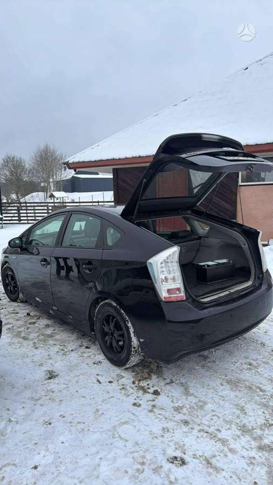 Black Toyota Prius 2010 in Moletai, with an engine capacity of 1.80 L and mileage of 250 thousand km for 4600 €, photo 10 on AUTOMOTO.COM.LV