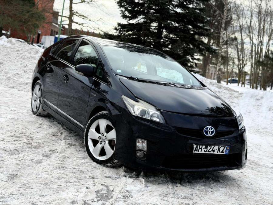 Black Toyota Prius 2010 in Klaipeda, with an engine capacity of 1.80 L and mileage of 345 thousand km for 3300 €, photo 2 on AUTOMOTO.COM.LV