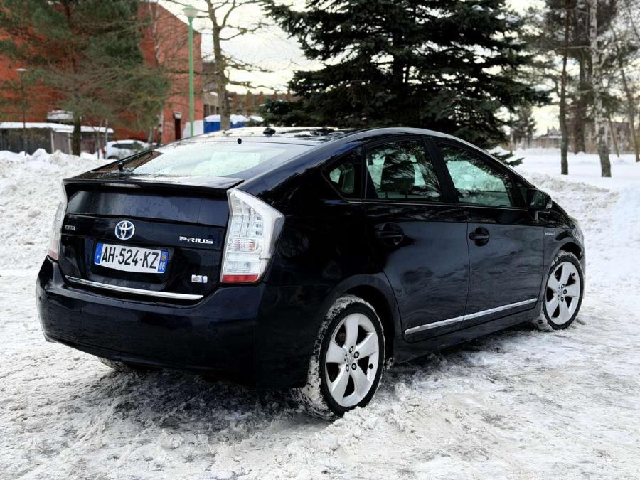 Black Toyota Prius 2010 in Klaipeda, with an engine capacity of 1.80 L and mileage of 345 thousand km for 3300 €, photo 4 on AUTOMOTO.COM.LV