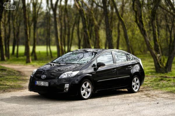 Черный Тойота Приус 2010 в Вильнюс, объемом двигателя 1.80 л и пробегом 379 тыс. км за 5800 €, фото 2 на AUTOMOTO.COM.LV