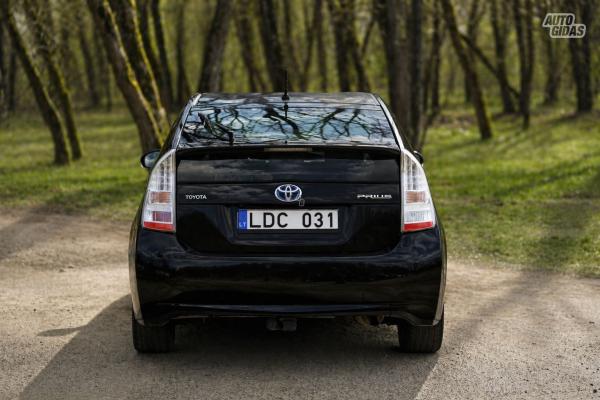 Черный Тойота Приус 2010 в Вильнюс, объемом двигателя 1.80 л и пробегом 379 тыс. км за 5800 €, фото 4 на AUTOMOTO.COM.LV