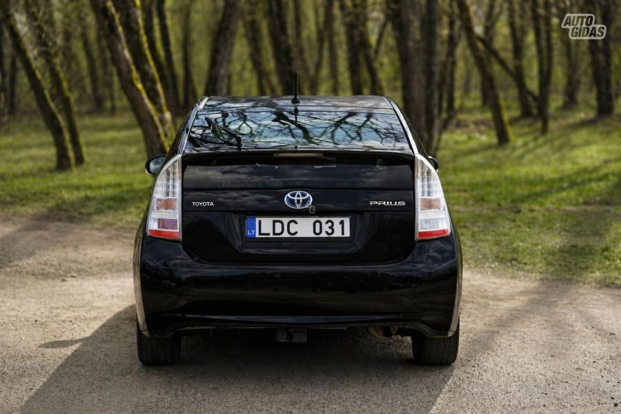 Черный Тойота Приус 2010 в Вильнюс, объемом двигателя 1.80 л и пробегом 379 тыс. км за 5800 €, фото 5 на AUTOMOTO.COM.LV