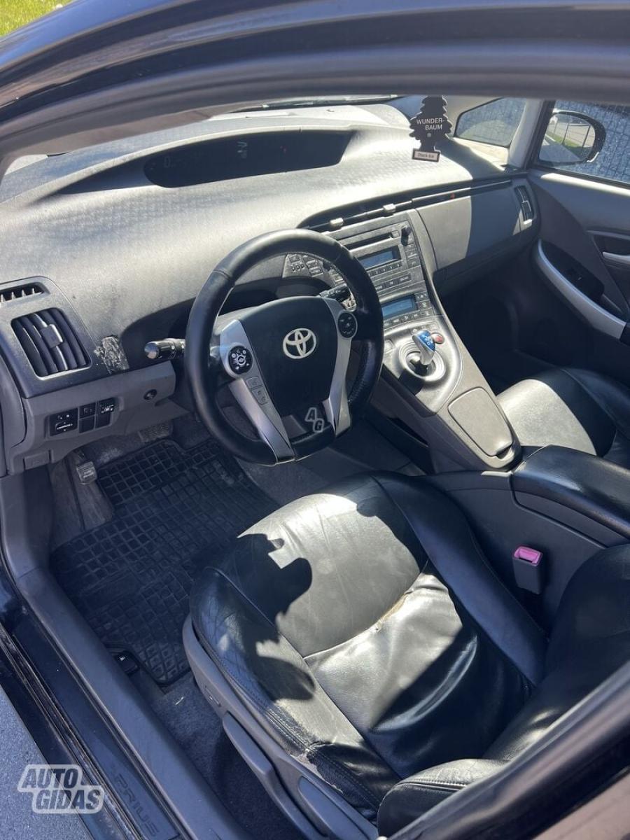 Melns Toyota Prius 2010 Klaipėda, ar dzinēja tilpumu 1.80 L un nobraukumu 460 tūkst. km par 4300 €, foto 9 vietnē AUTOMOTO.COM.LV