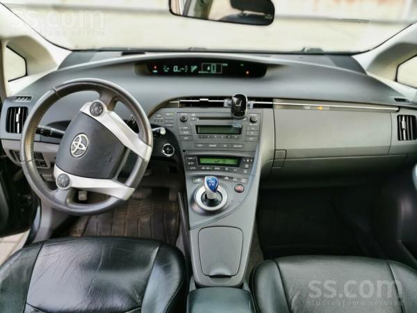 Черный Тойота Приус 2010 в Рига, объемом двигателя 1.80 л и пробегом 363 тыс. км за 4000 €, фото 4 на AUTOMOTO.COM.LV