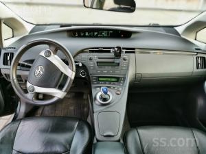 Черный Тойота Приус 2010 в Рига, объемом двигателя 1.80 л и пробегом 363 тыс. км за 4000 €, фото 5 на AUTOMOTO.COM.LV