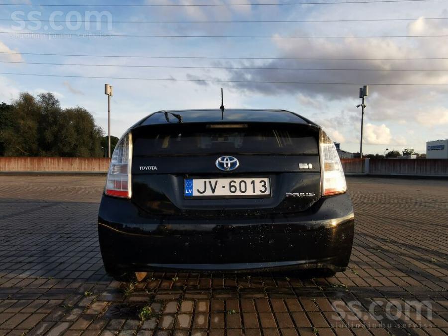 Черный Тойота Приус 2010 в Рига, объемом двигателя 1.80 л и пробегом 363 тыс. км за 4000 €, фото 12 на AUTOMOTO.COM.LV