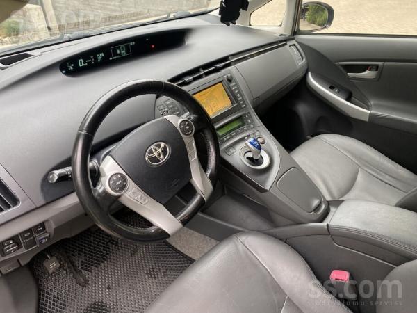 Melns Toyota Prius 2010 Rīga, ar dzinēja tilpumu 1.80 L un nobraukumu 347 tūkst. km par 5900 €, foto 6 vietnē AUTOMOTO.COM.LV