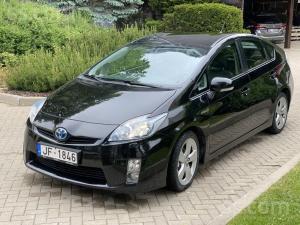 Melns Toyota Prius 2010 Rīga, ar dzinēja tilpumu 1.80 L un nobraukumu 347 tūkst. km par 5700 €, foto  vietnē AUTOMOTO.COM.LV