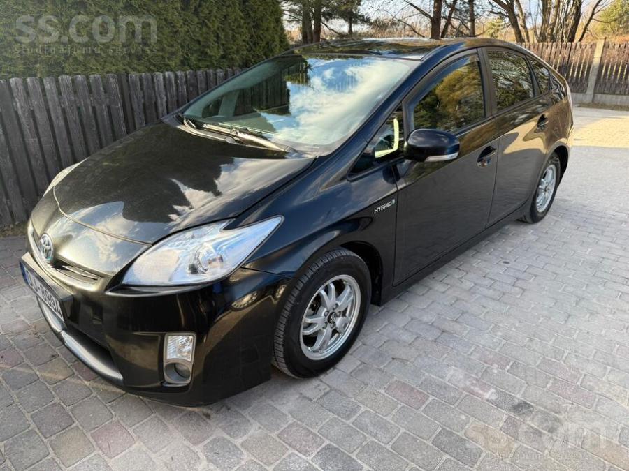 Черный Тойота Приус 2010 в Рига, объемом двигателя 1.80 л и пробегом 0 тыс. км за 4500 €, фото 1 на AUTOMOTO.COM.LV