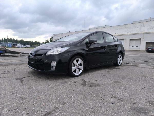 Black Toyota Prius 2010 in Panevezys, with an engine capacity of 1.80 L and mileage of 260 thousand km for 5800 €, photo 1 on AUTOMOTO.COM.LV