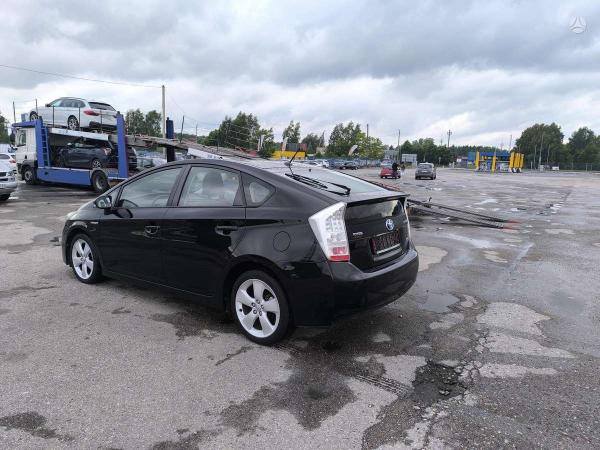 Black Toyota Prius 2010 in Panevezys, with an engine capacity of 1.80 L and mileage of 260 thousand km for 5800 €, photo 5 on AUTOMOTO.COM.LV