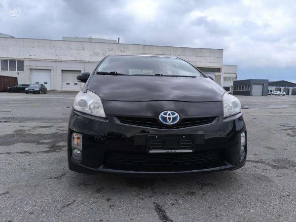 Black Toyota Prius 2010 in Panevezys, with an engine capacity of 1.80 L and mileage of 260 thousand km for 5800 €, photo 7 on AUTOMOTO.COM.LV