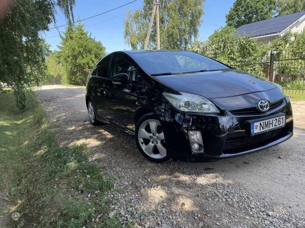 Black Toyota Prius 2010 in Siauliai, with an engine capacity of 1.80 L and mileage of 245 thousand km for 6450 €, photo 1 on AUTOMOTO.COM.LV