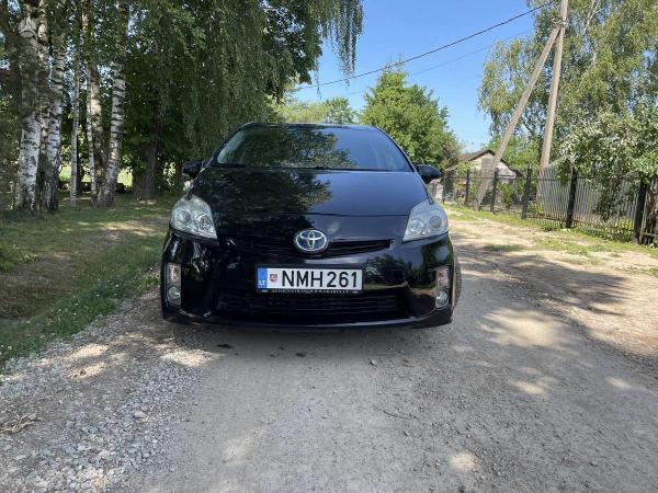 Black Toyota Prius 2010 in Siauliai, with an engine capacity of 1.80 L and mileage of 245 thousand km for 6450 €, photo 2 on AUTOMOTO.COM.LV