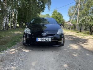 Black Toyota Prius 2010 in Siauliai, with an engine capacity of 1.80 L and mileage of 245 thousand km for 6450 €, photo 3 on AUTOMOTO.COM.LV
