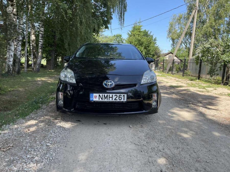 Black Toyota Prius 2010 in Siauliai, with an engine capacity of 1.80 L and mileage of 245 thousand km for 6450 €, photo 3 on AUTOMOTO.COM.LV