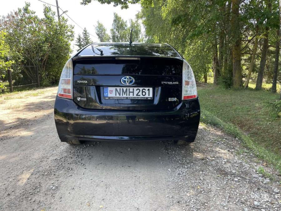 Black Toyota Prius 2010 in Siauliai, with an engine capacity of 1.80 L and mileage of 245 thousand km for 6450 €, photo 4 on AUTOMOTO.COM.LV