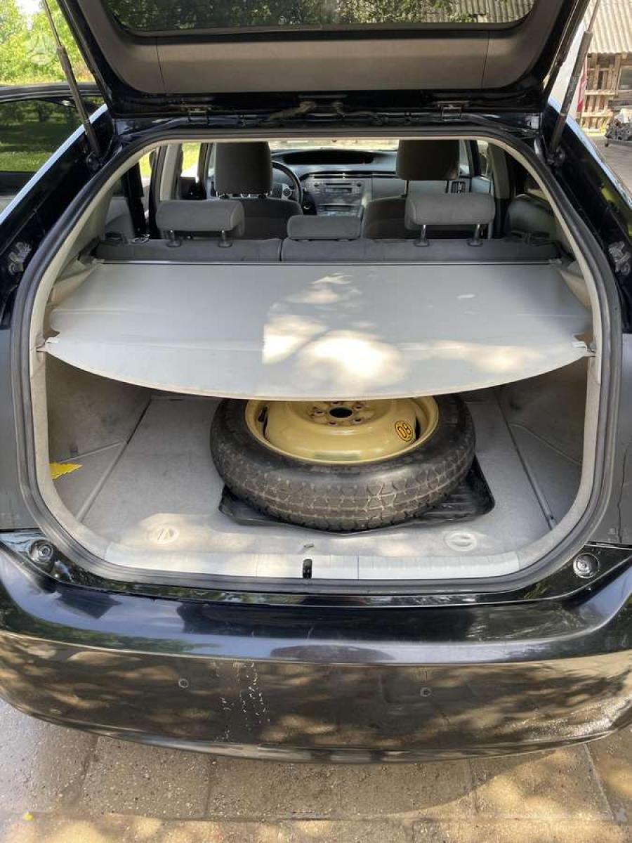 Black Toyota Prius 2010 in Siauliai, with an engine capacity of 1.80 L and mileage of 245 thousand km for 6450 €, photo 5 on AUTOMOTO.COM.LV
