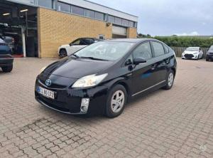 Black Toyota Prius 2010 in Vilnius, with an engine capacity of 1.80 L and mileage of 327 thousand km for 5300 €, photo  on AUTOMOTO.COM.LV