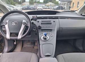 Black Toyota Prius 2010 in Vilnius, with an engine capacity of 1.80 L and mileage of 327 thousand km for 5300 €, photo 4 on AUTOMOTO.COM.LV