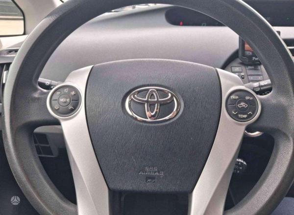 Black Toyota Prius 2010 in Vilnius, with an engine capacity of 1.80 L and mileage of 327 thousand km for 5300 €, photo 6 on AUTOMOTO.COM.LV