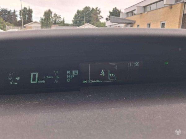Black Toyota Prius 2010 in Vilnius, with an engine capacity of 1.80 L and mileage of 327 thousand km for 5300 €, photo 7 on AUTOMOTO.COM.LV