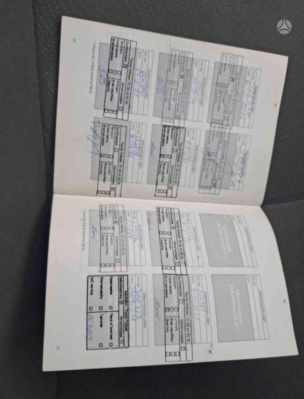 Black Toyota Prius 2010 in Vilnius, with an engine capacity of 1.80 L and mileage of 327 thousand km for 5300 €, photo 8 on AUTOMOTO.COM.LV