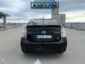 Black Toyota Prius 2010 in Vilnius, with an engine capacity of 1.80 L and mileage of 306 thousand km for 4500 €, photo 4 on AUTOMOTO.COM.LV