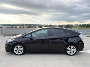 Black Toyota Prius 2010 in Vilnius, with an engine capacity of 1.80 L and mileage of 306 thousand km for 4500 €, photo 7 on AUTOMOTO.COM.LV