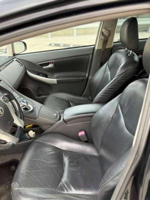 Black Toyota Prius 2010 in Vilnius, with an engine capacity of 1.80 L and mileage of 306 thousand km for 4500 €, photo 9 on AUTOMOTO.COM.LV