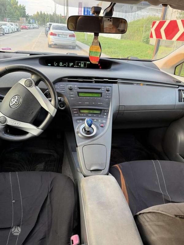 Black Toyota Prius 2010 in Vilnius, with an engine capacity of 1.80 L and mileage of 436 thousand km for 5300 €, photo 3 on AUTOMOTO.COM.LV