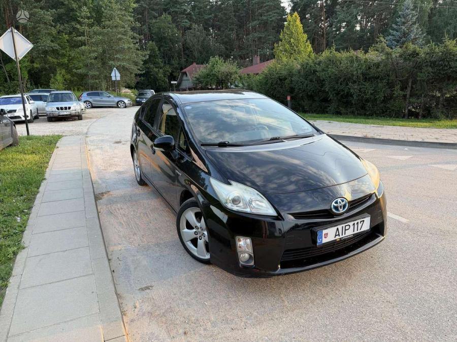 Black Toyota Prius 2010 in Vilnius, with an engine capacity of 1.80 L and mileage of 436 thousand km for 5300 €, photo 5 on AUTOMOTO.COM.LV